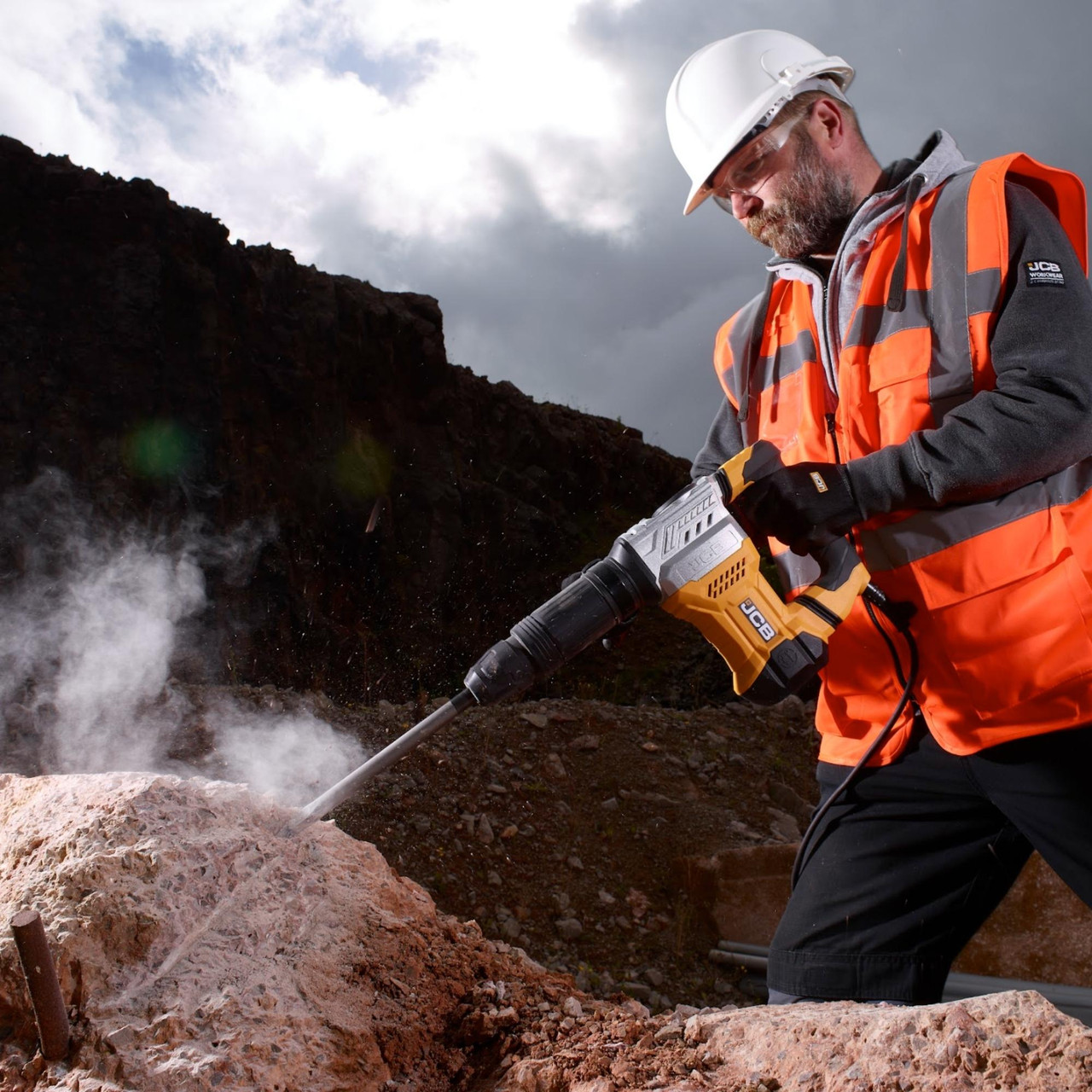 JCB SDS Max Demolition Hammer 1300W Power 21 DH1300