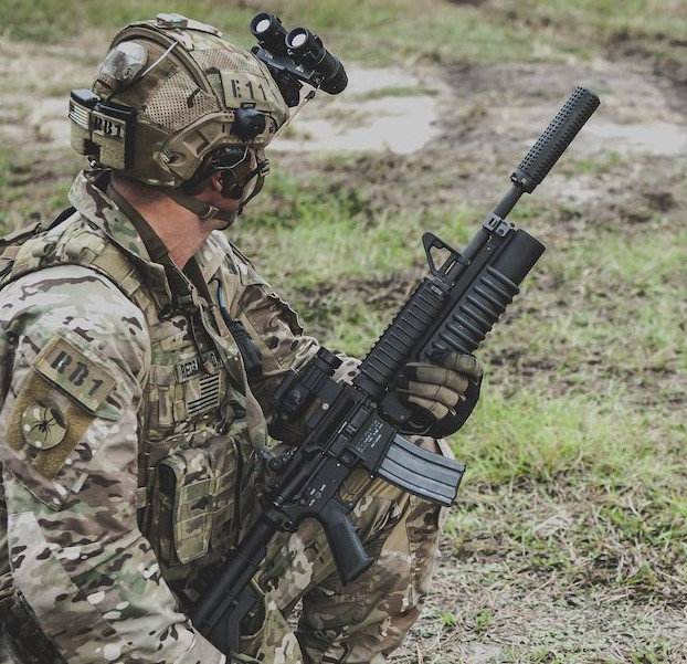 Knights' Armament KAC 556 QDSS-NT4 Suppressor in Black + Taupe KM-96062-1