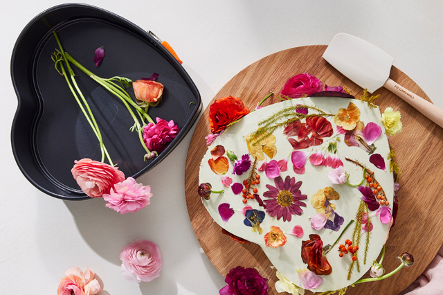 Le Creuset Lemon Heart Cake - Philip Morris & Son