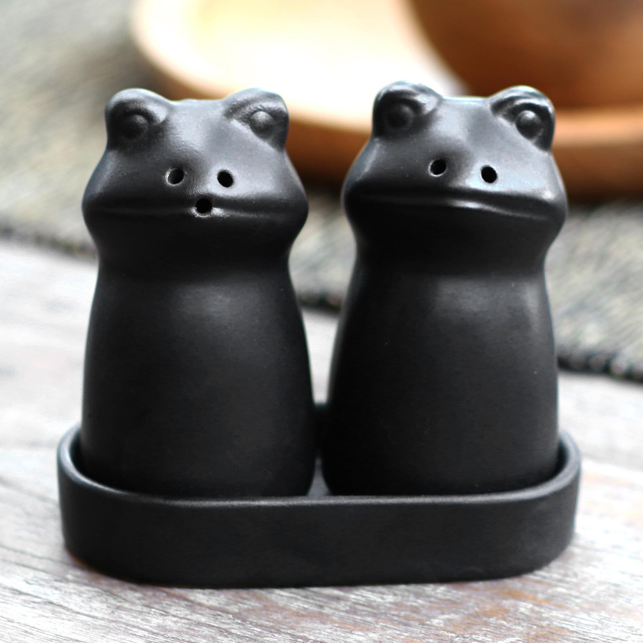 Matte Black Ceramic Frog Salt and Pepper Shakers with Tray 'Fanciful ...