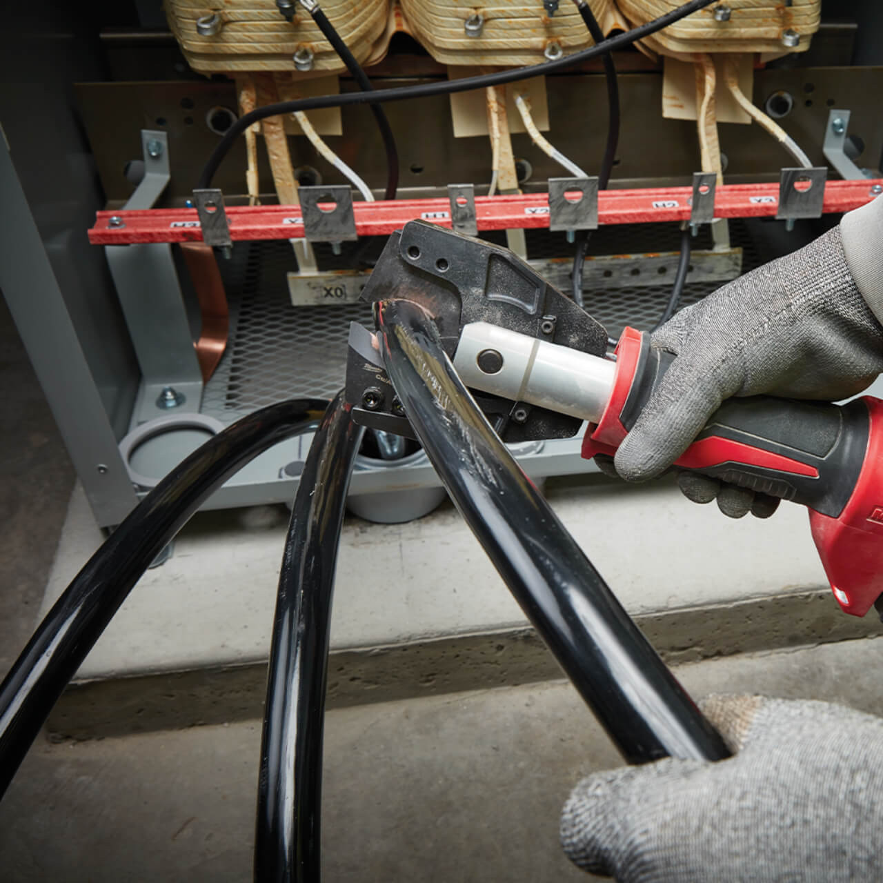 Milwaukee M18™ FORCE LOGIC™ Cable Cutter with 400mm² Cu Jaws - ACL ...