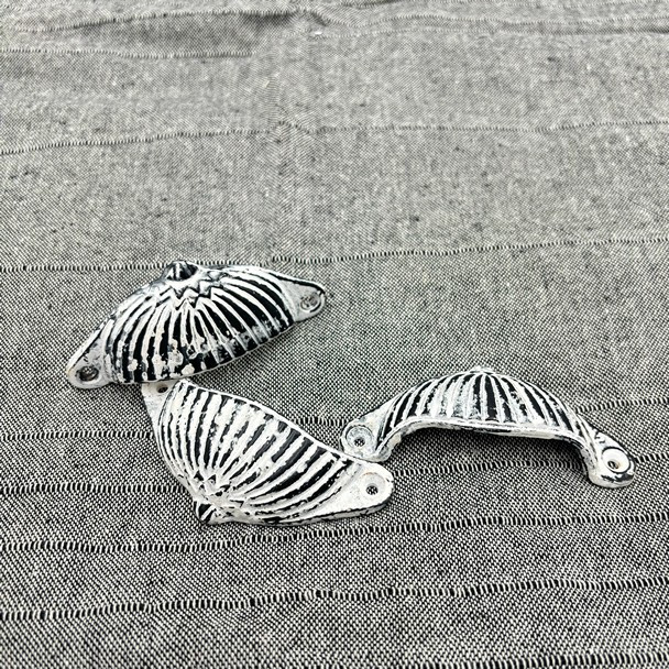 8008 CAST IRON DRAW PULL WHITE GREY FINISH 10x4x2cm - The Ugly Duckling