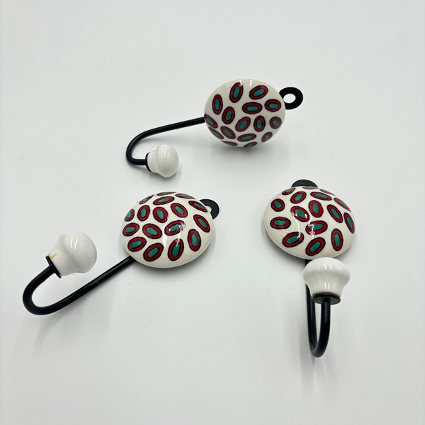 HOOKS - 1 EXTRA LARGE ROUND HANGERS - The Ugly Duckling