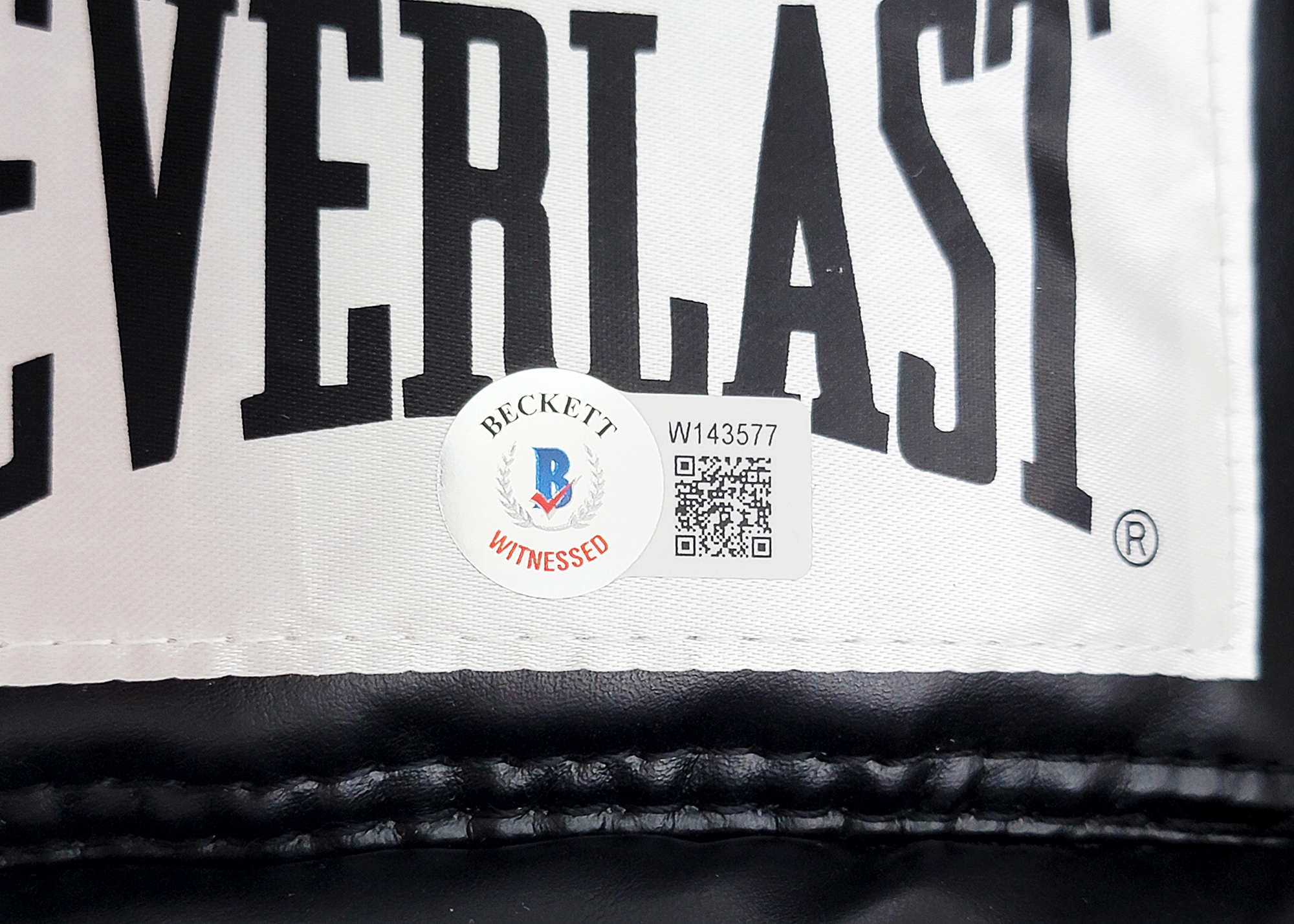 Floyd Mayweather Jr. Autographed Black Everlast Boxing Glove Right Hand ...