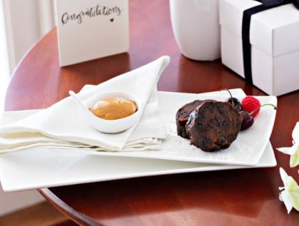 Newcastle's Pudding Lady - Premium Christmas Hampers iGift