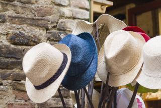 5 Retail Hat Display Ideas To Attract More Customers - The Global ...