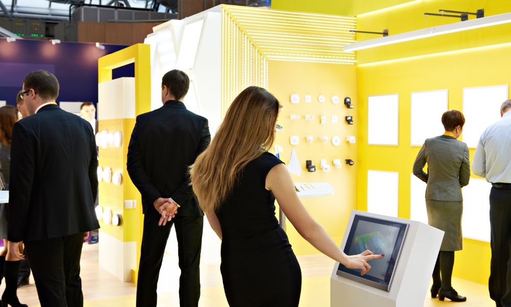 3 Strategies for Using Digital Signage at Tradeshows - The Global ...