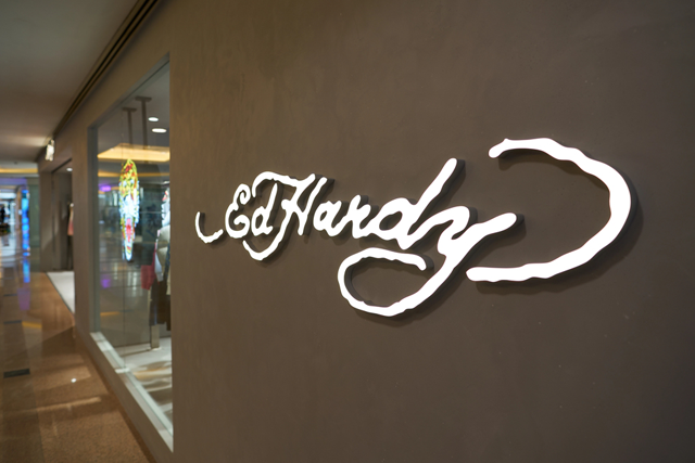 Embracing Minimalist Sign Designs In Your Retail Store - The Global ...