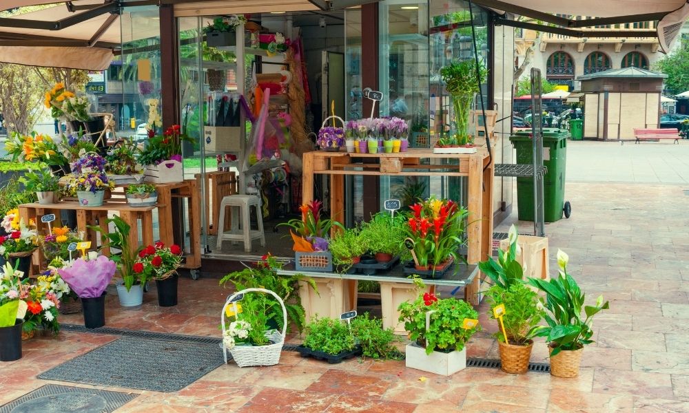 Indoor and Outdoor Display Ideas for Summer Sales - The Global Display ...