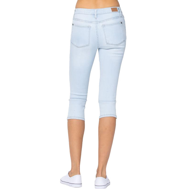 JUDY BLUE LIGHT BLUE SKINNY CAPRI | PURPLE LEOPARD BOUTIQUE