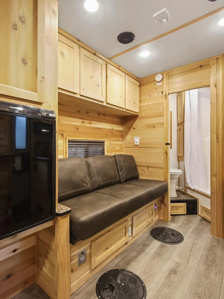 Ice Castle 18 Hybrid RV Extreme