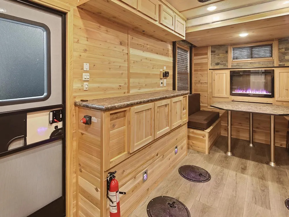 Ice Castle 18 Hybrid RV Extreme