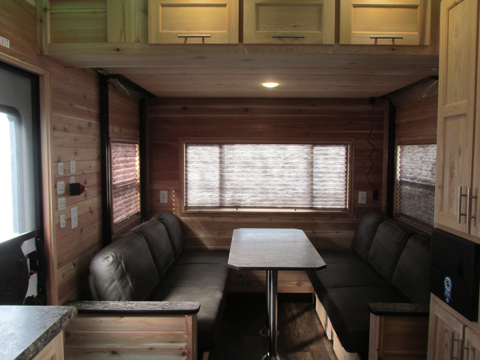 SOLD!! Ice Castle 29S Cedar Lodge RV