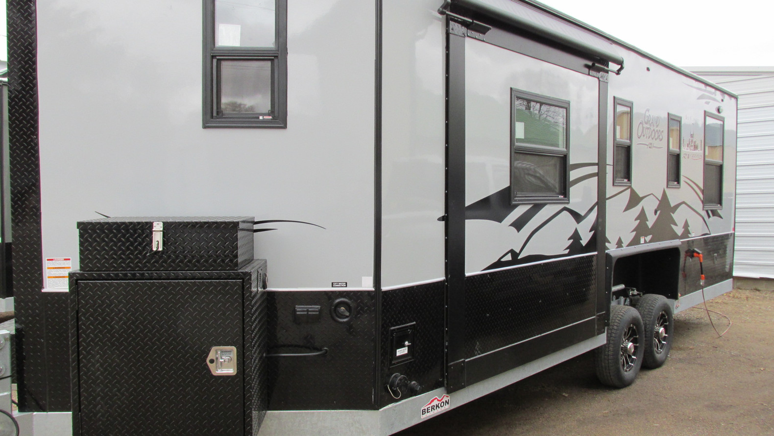 2027 Ice Castle 22 Grand Outdoors Slide Out RV SF