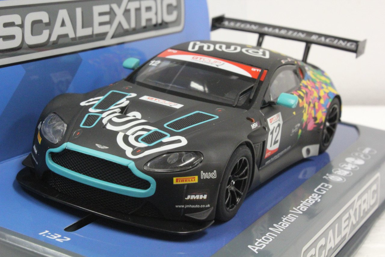 SEC3945 Carrera Digital 132/Scalextric Aston Martin GT3, #12 1:32 Slot ...