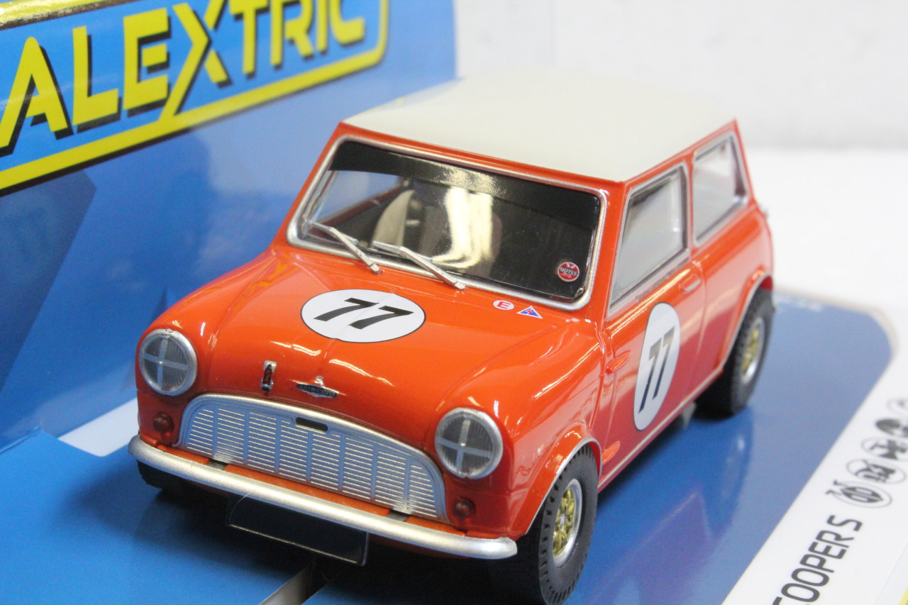 C4154 Scalextric Austin MINI Cooper S - Andrew/Mike Jordan 2019, #77 1: ...