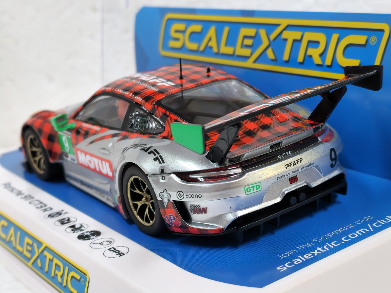 C4252 Scalextric Porsche 911 RSR Sebring 12 hours 2021, #9 1:32 Slot ...