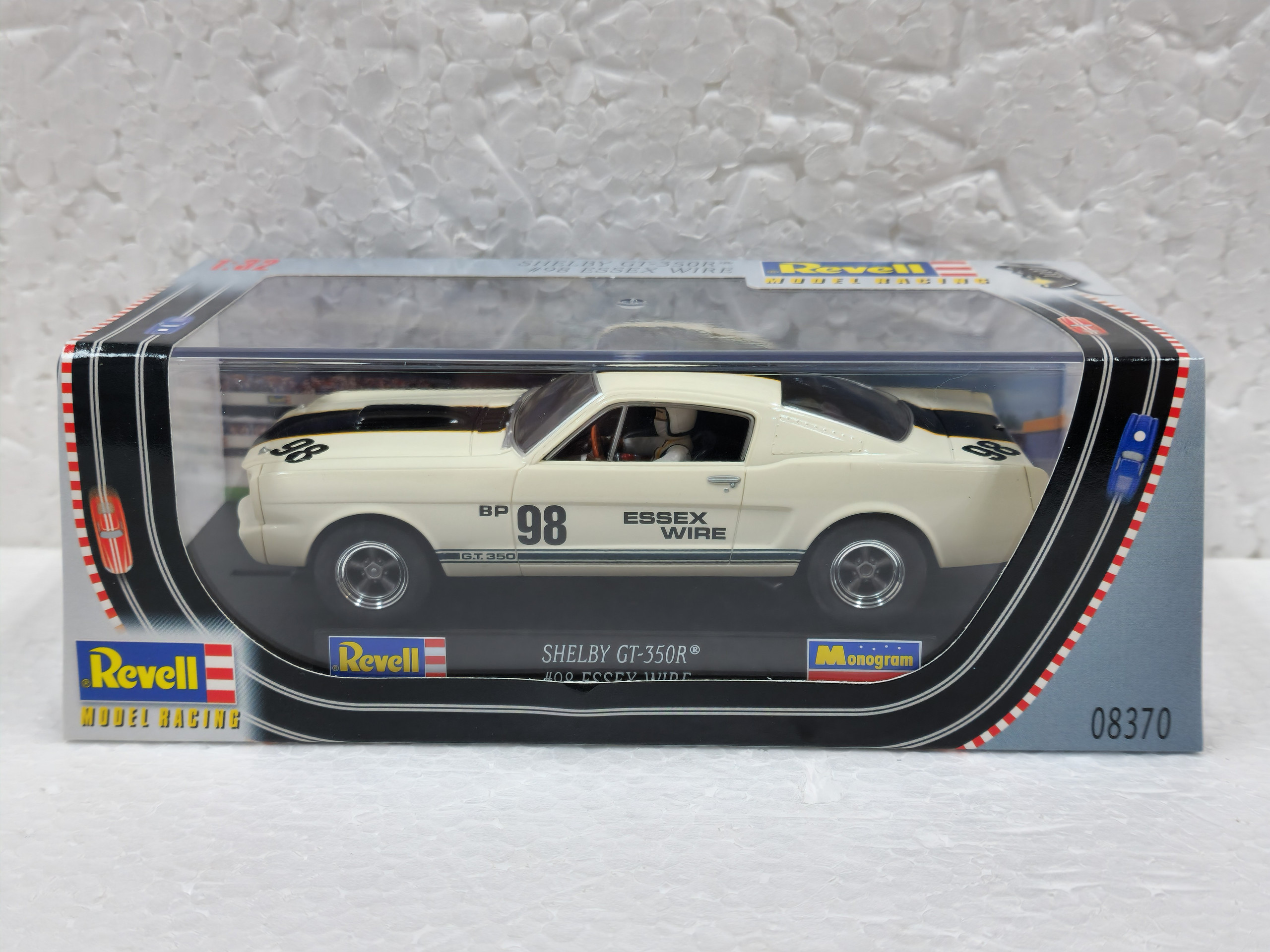 8370/4866 Revell Monogram Shelby GT350R Ken Miles, #98 1:32 Slot Car ...