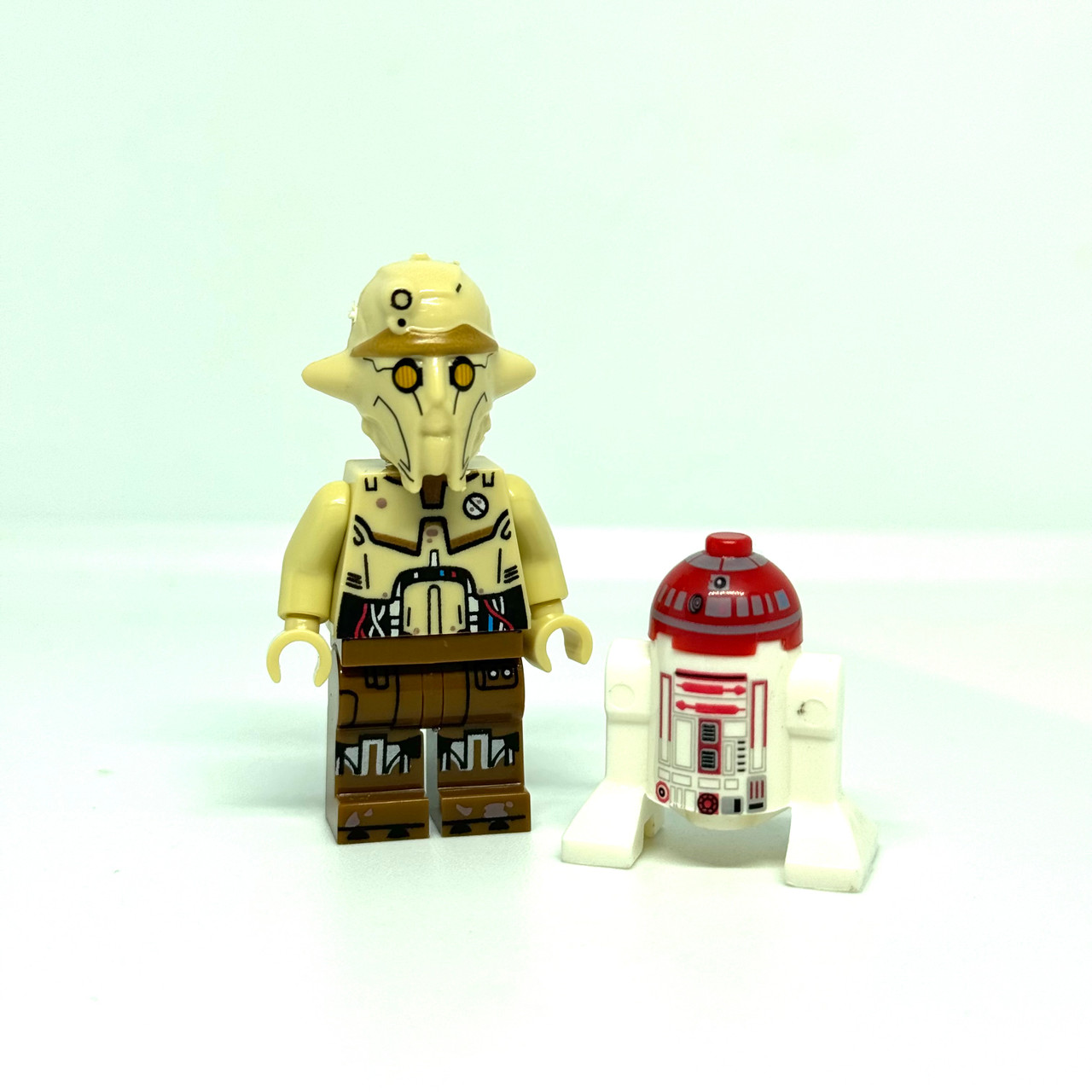 Professor Huyang Minifigure Jedi Lightsaber Training Droid Tan with R4 ...