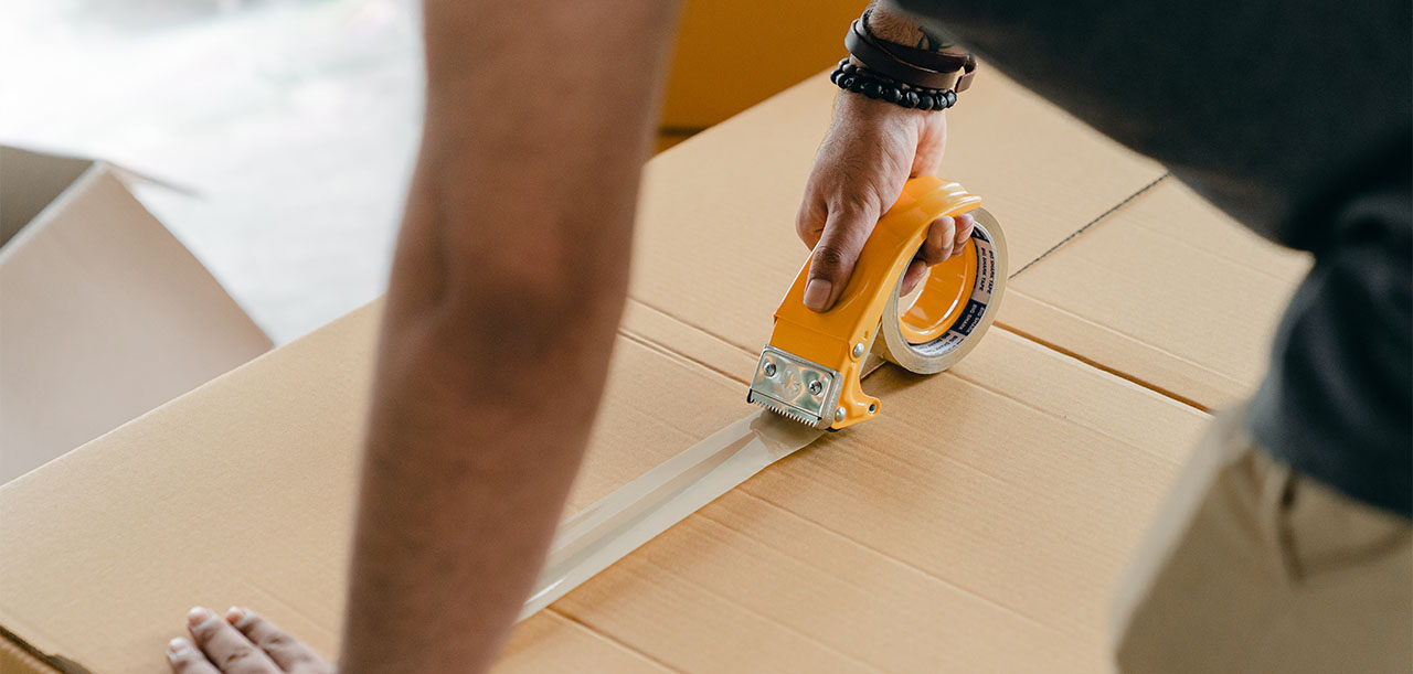 How to Tape Boxes for Shipping - The Expert Way - Sewing Collection Inc.