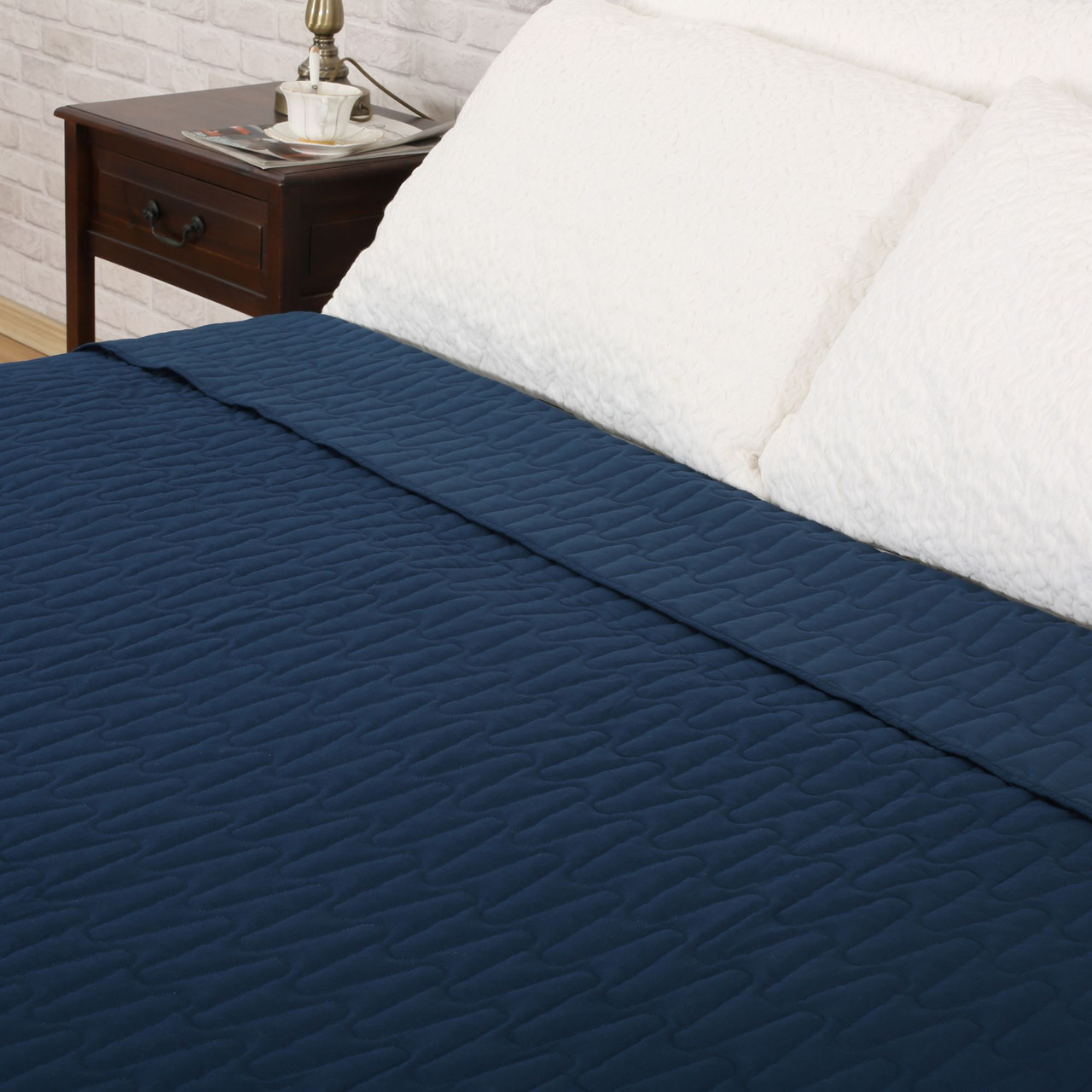 86" x 86" Navy Blue Contemporary Wave Double Bed Quilt | Christmas Central