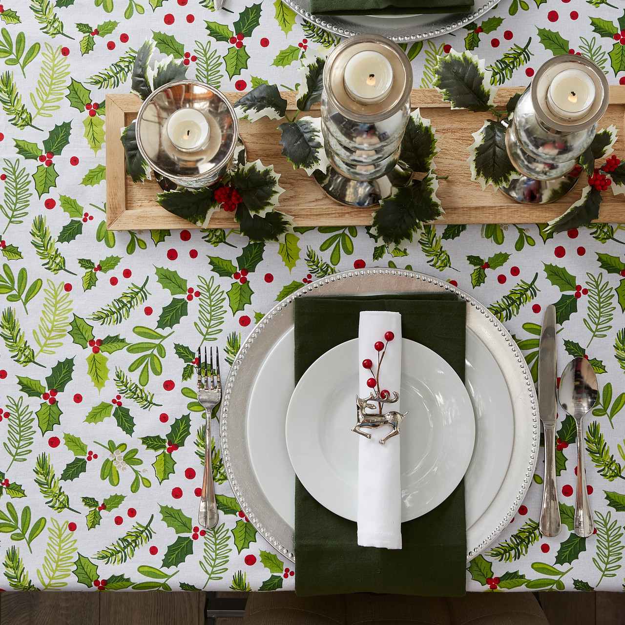 Green & White Boughs of Holly Print Round Christmas Tablecloth 70 ...