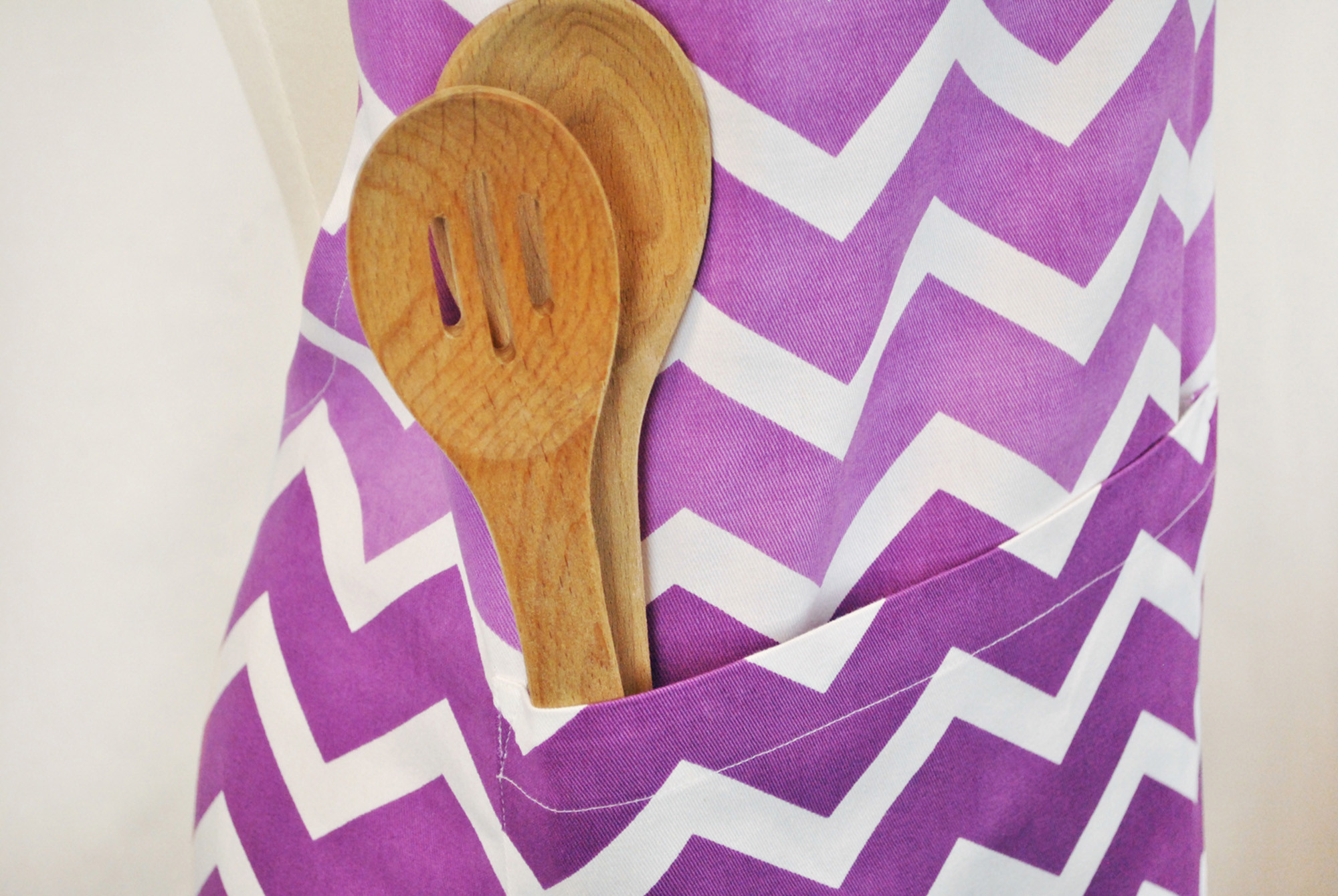 33" Purple & White Eggplant Chevron Kitchen Chef Apron | Christmas Central
