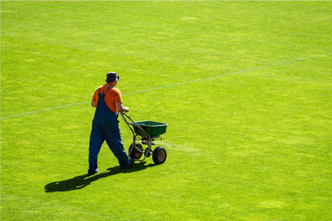 Choosing The Right Spreader - Turfix