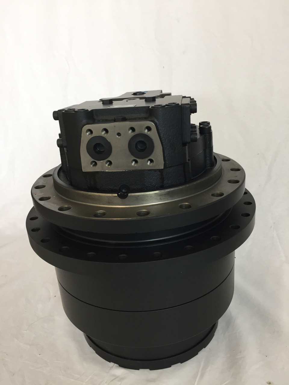 Hyundai Final Drive for R320LC-9 | Broken Tractor