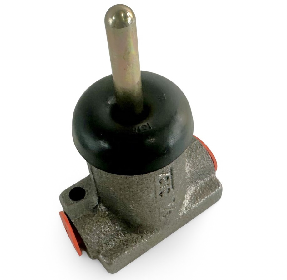 Case Backhoe Brake Wheel Slave Cylinder | Broken Tractor