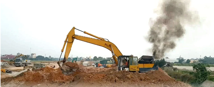 Why an Excavator Emits Black Smoke: Causes and Solutions