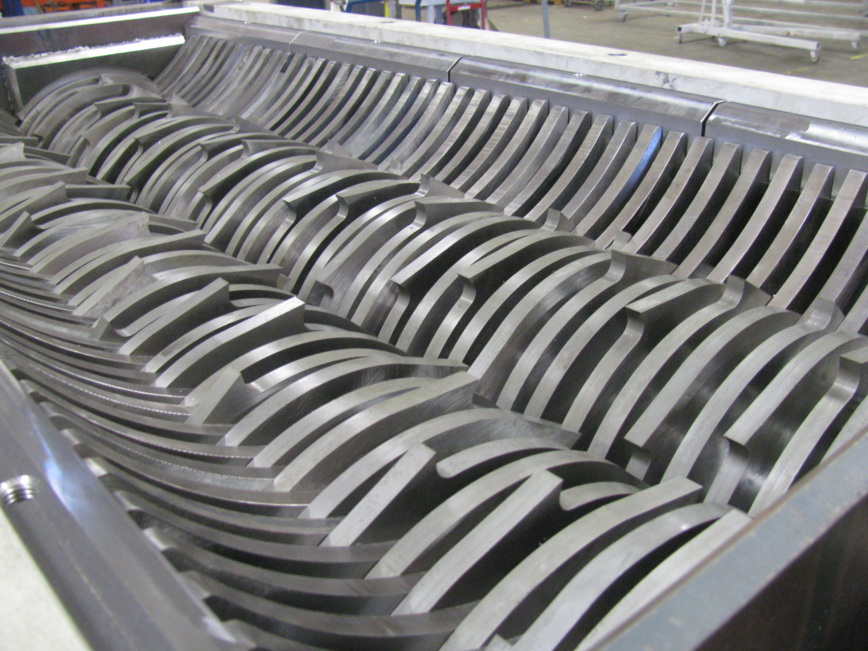 How to know when it’s time to replace your shredding knives? - Shred-Tech