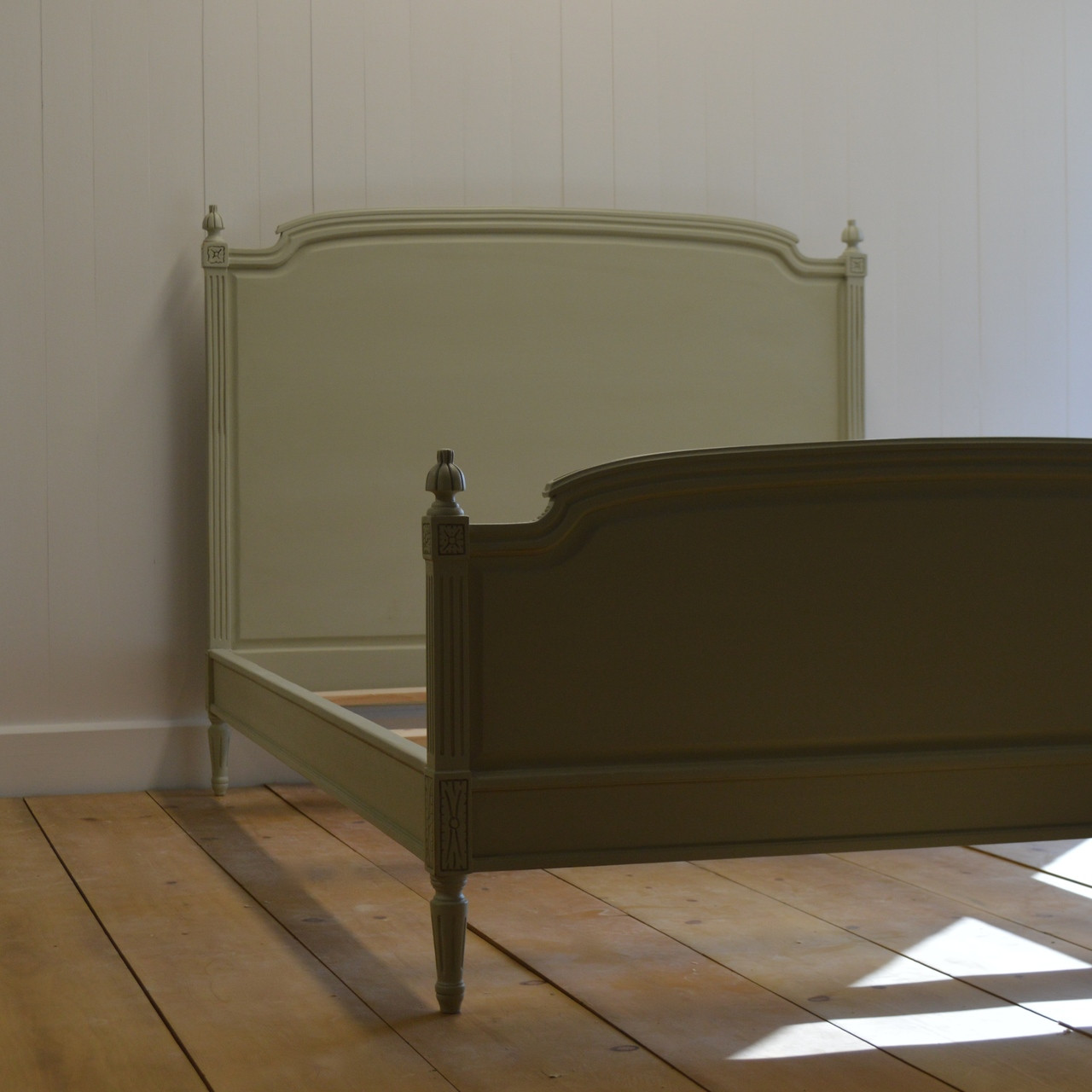 Classic Cannonball Bed