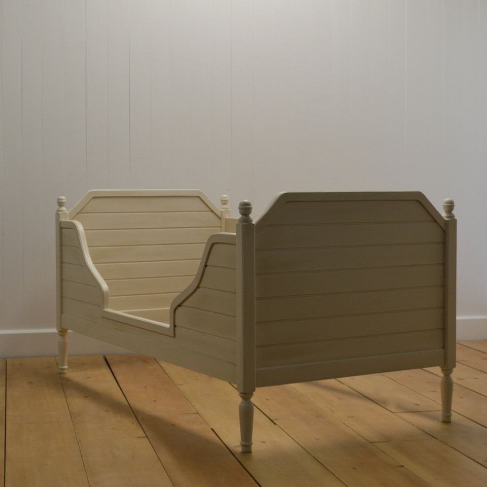 Classic Cannonball Bed