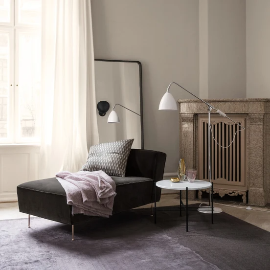 Modern Line Daybed by Gubi - Elegant & Comfortable Lounging Solution
