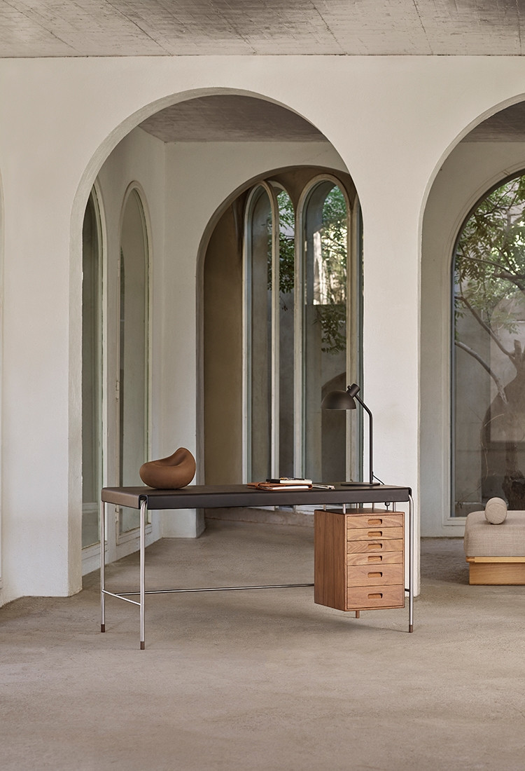 Shop AJ52 Society Table by Carl Hansen | Iconic Arne Jacobsen Design