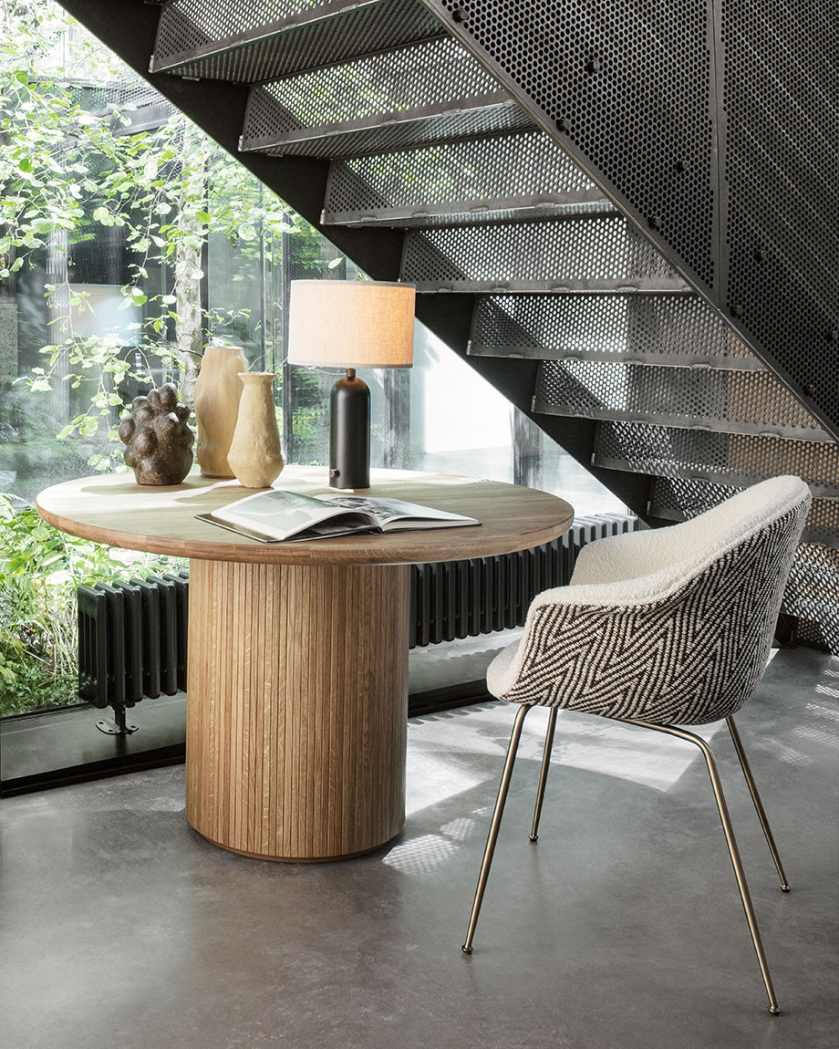 Moon Round Dining Table - Elegant Organic Design by Gubi | Stylish ...