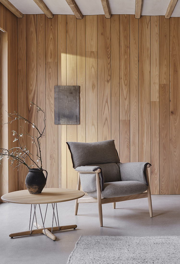 E015 Embrace Lounge Chair by Carl Hansen | Luxurious Comfort & Modern ...