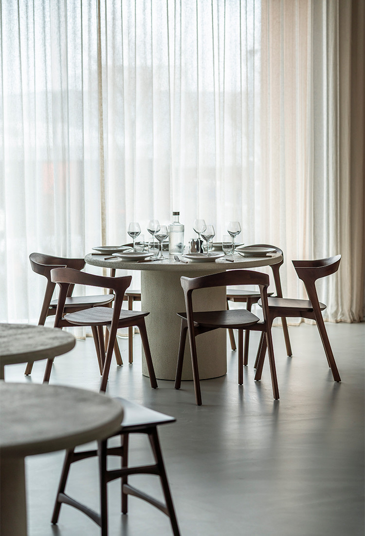 Elements Dining Table by Ethnicraft | Elegant Microcement Centerpiece ...