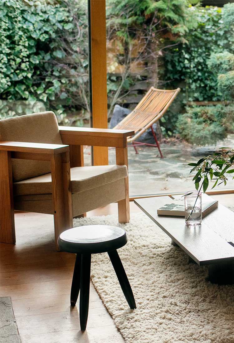 Symmetry Lounge Chair by FRAMA | Timeless Design & Comfort