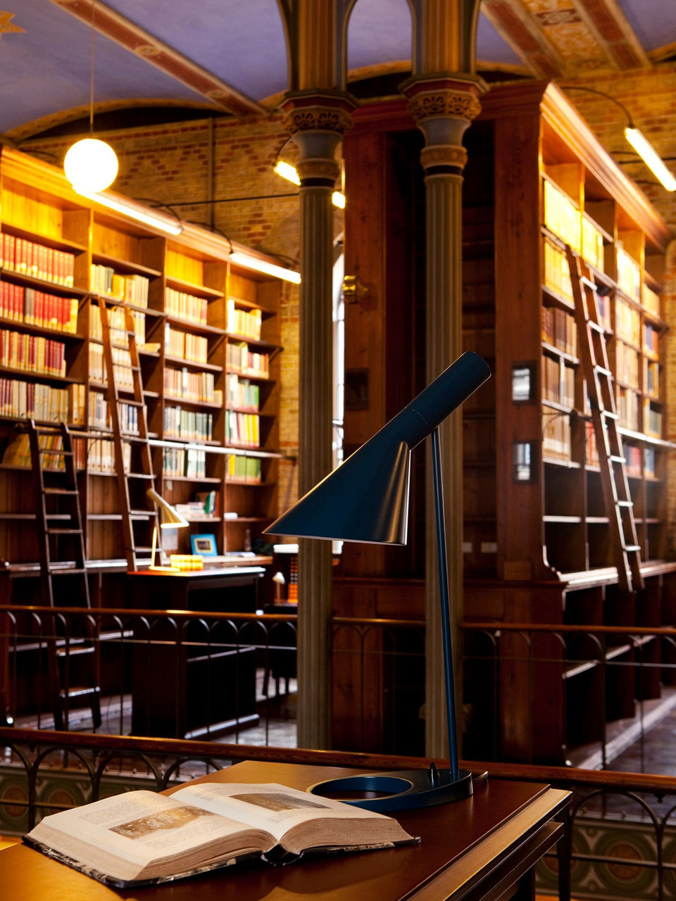 AJ Table Lamp by Louis Poulsen - Iconic Design & Adjustable Lighting