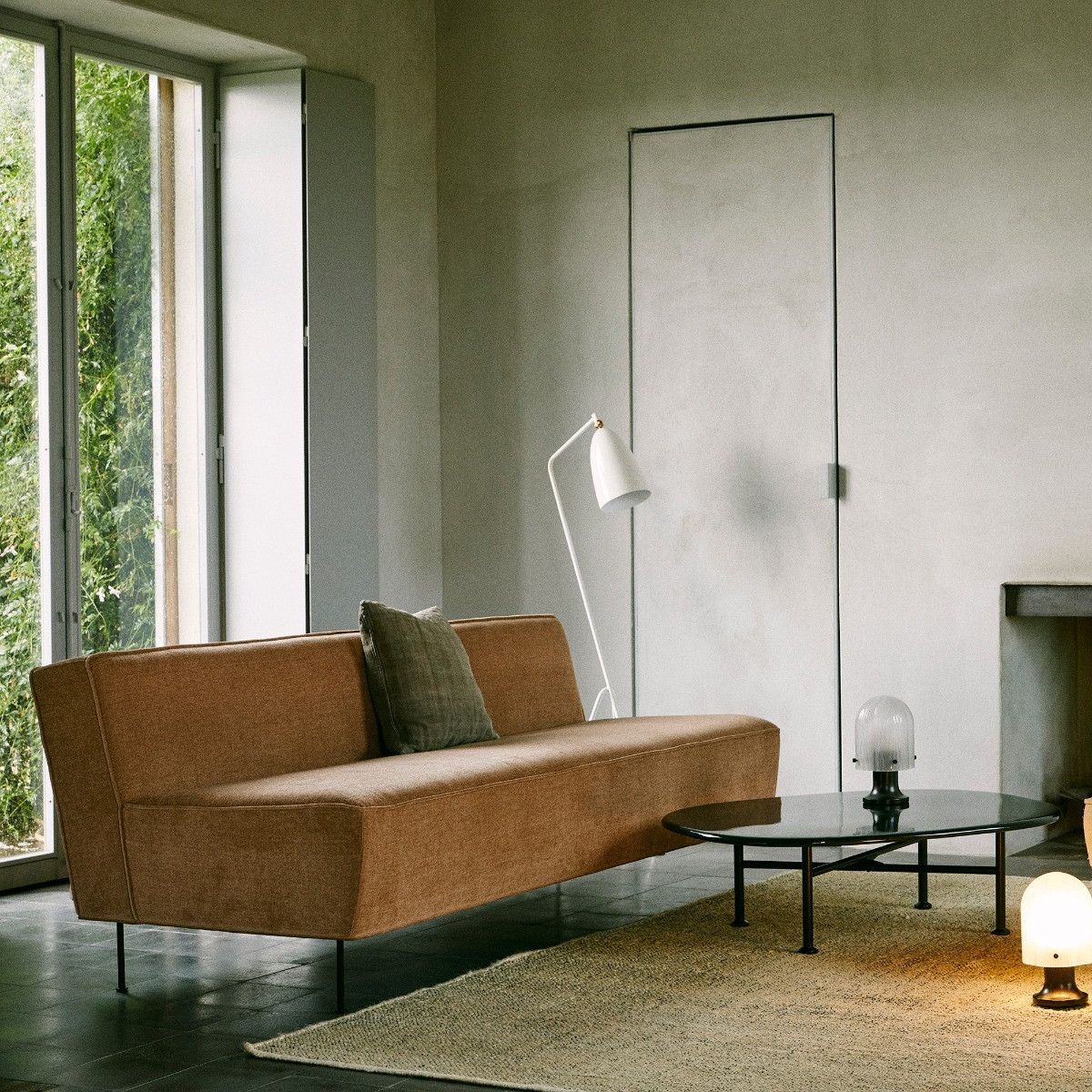 Modern Line Daybed by Gubi - Elegant & Comfortable Lounging Solution