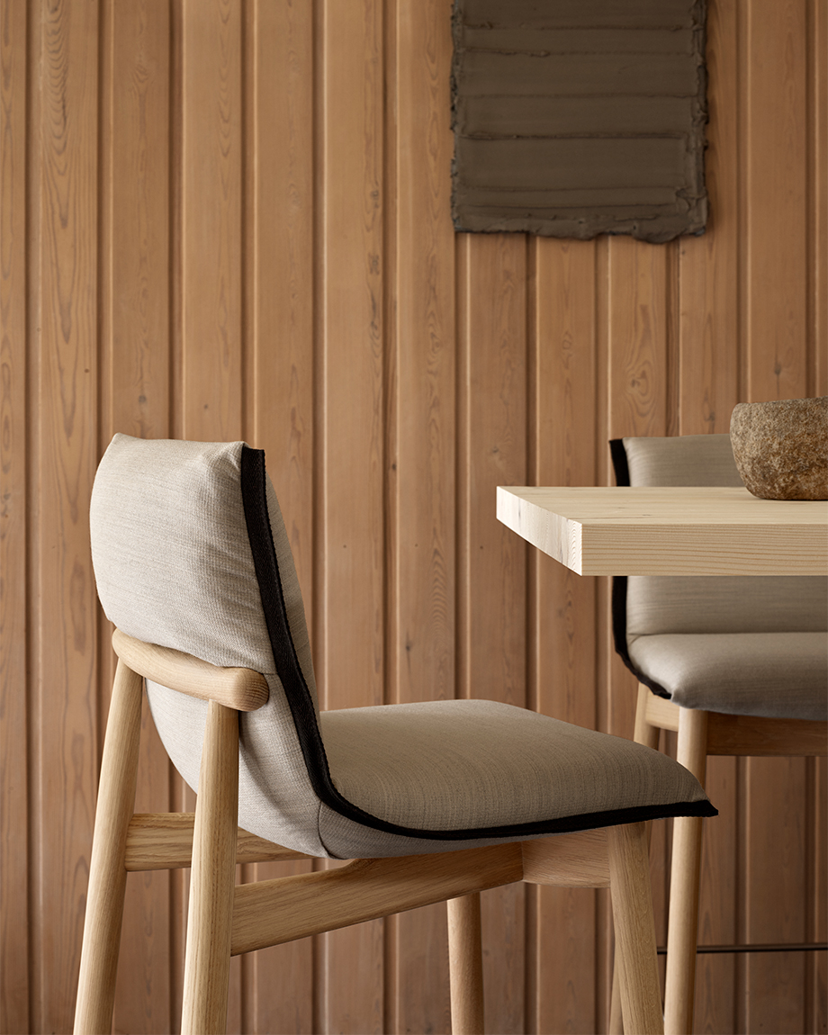 E007 Embrace Counter Stool | Modern Comfort & Style by Carl Hansen