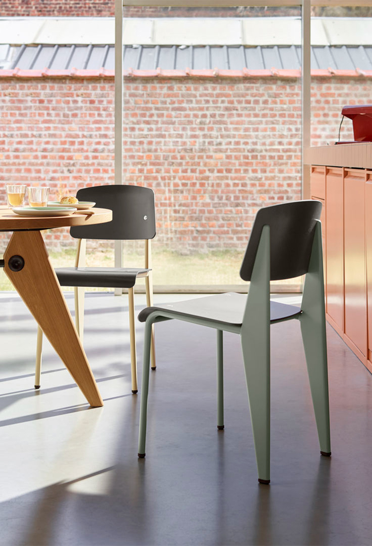 Standard SP Chair by Vitra | Modern Design with Durable Plastic and Metal