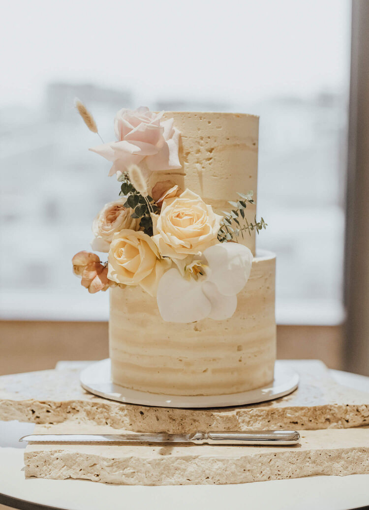 Our Favourite Winter Wedding Cakes For 2024 - Elegant Bomboniere