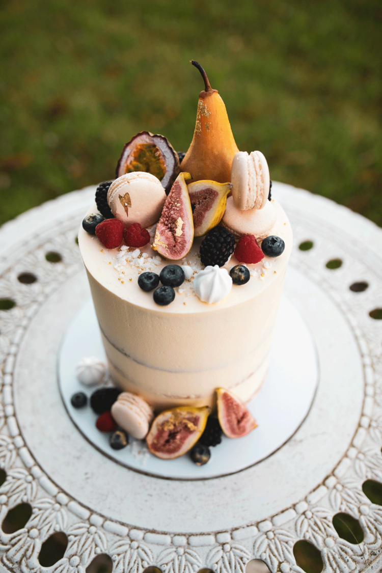 Our Favourite Winter Wedding Cakes For 2024 - Elegant Bomboniere