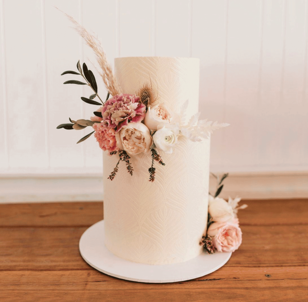 Our Favourite Winter Wedding Cakes For 2024 - Elegant Bomboniere