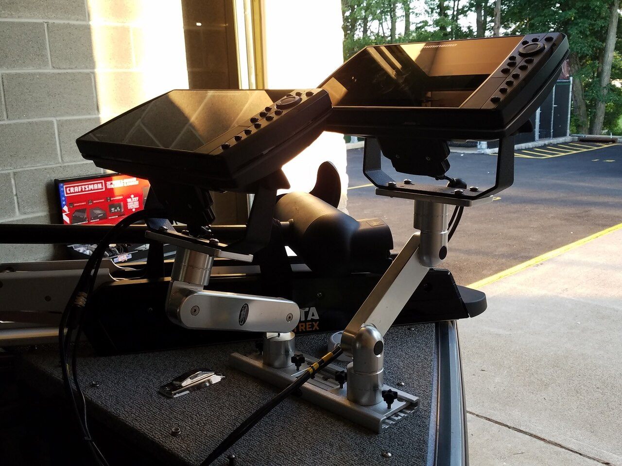Dual Pivot Electronics Mounts | Traxstech