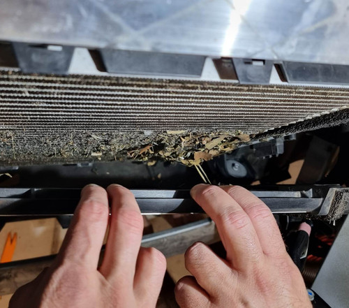 Radiator protective mesh grille insert for Tesla Model 3