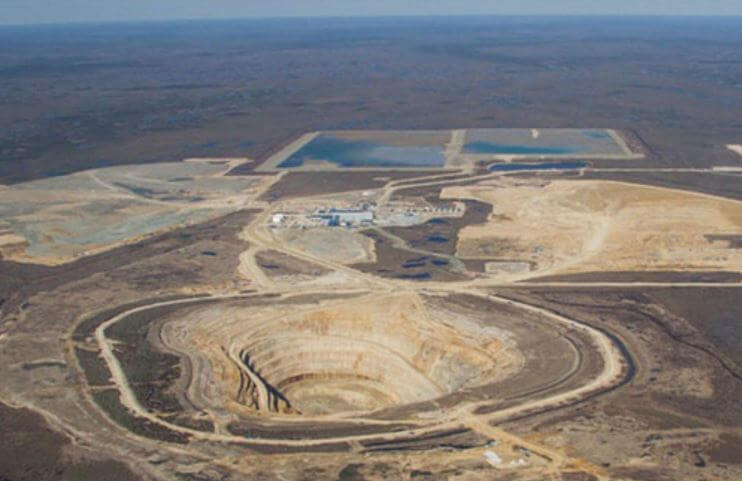 De Beers: The Largest Diamond Mining Company